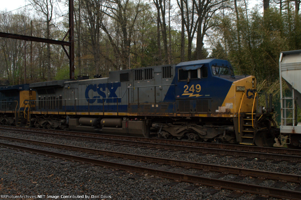 CSX AC44CW 249 trails on Q418-29